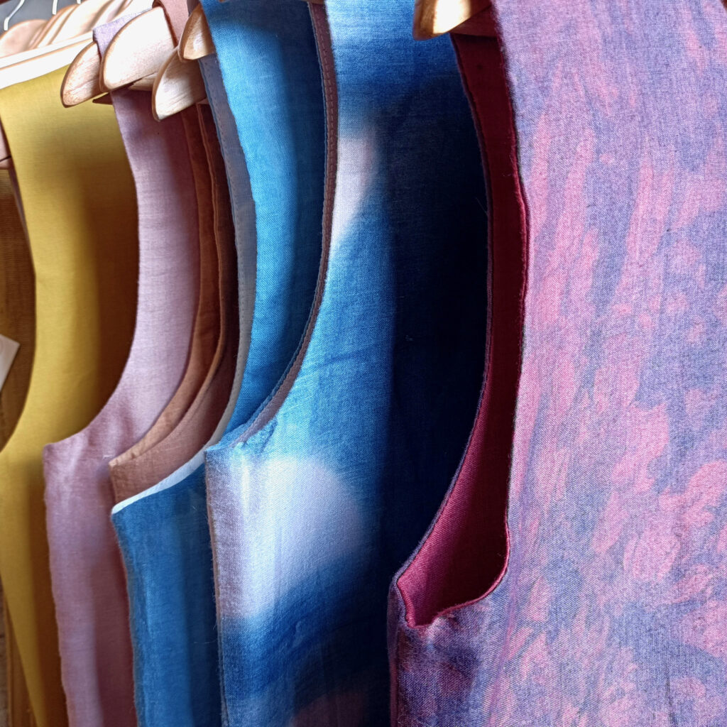 L'habit en roses – Ennoblisseur textile – Teinture végétale